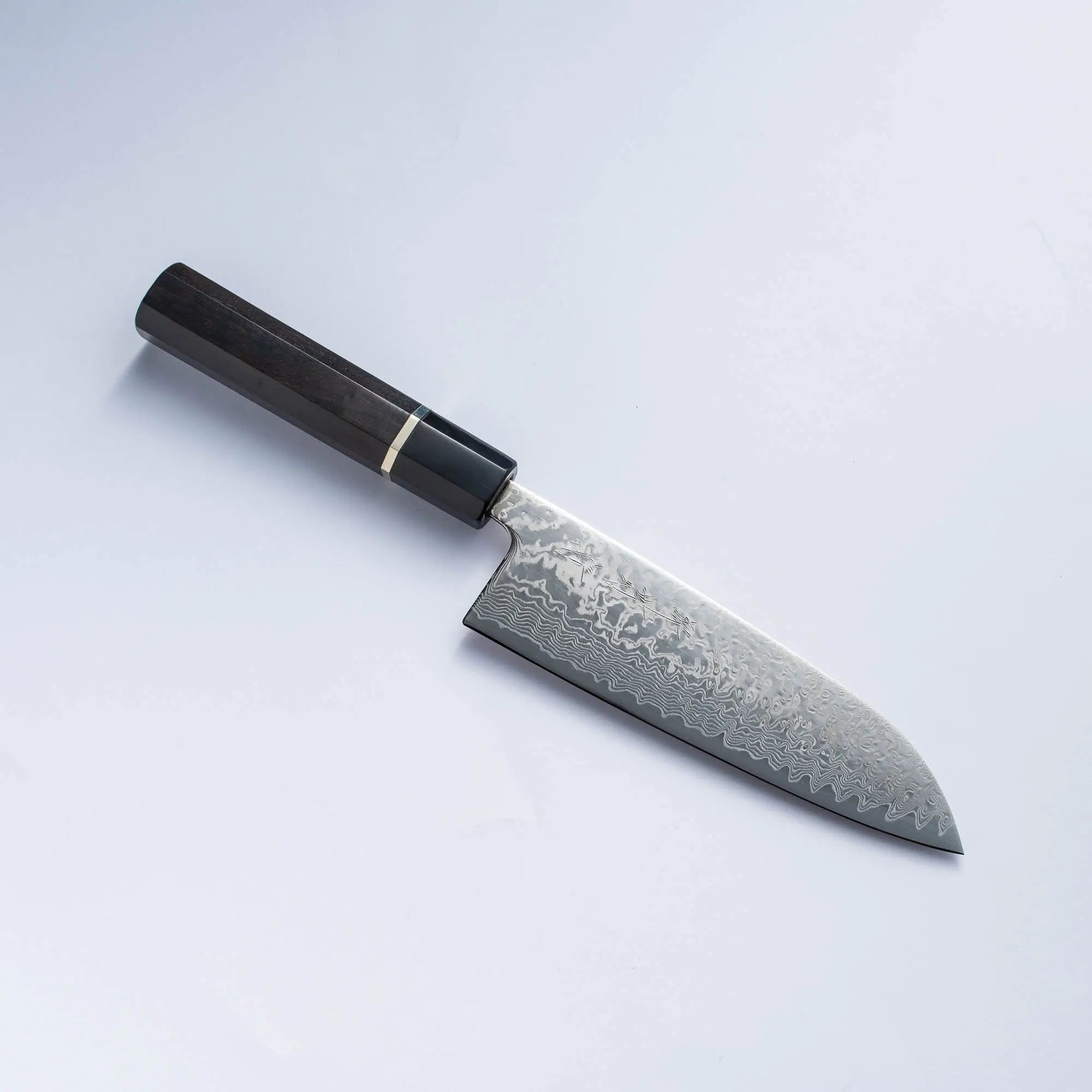 SAKAI KIKUMORI - SLD SANTOKU 180 mm ébenfa markolat. – Japán Kések Boltja